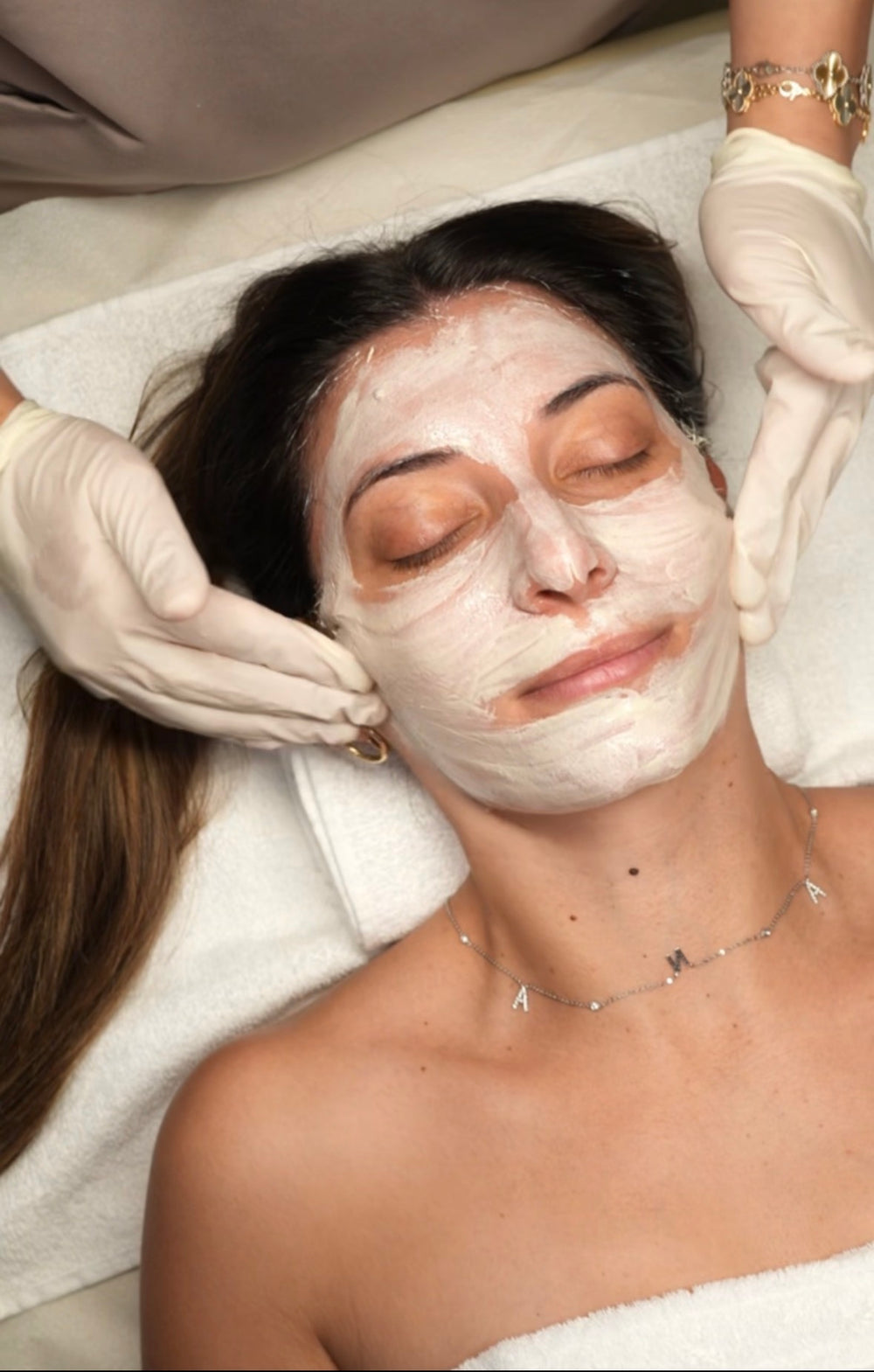 iS Clinical Fire and Ice Facial Treatment Essendon